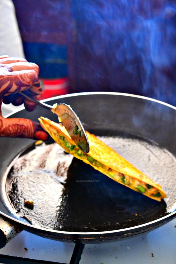 Swahili Cooking Class Part I - Makaki ya Kulisha (Swahili Pizza)